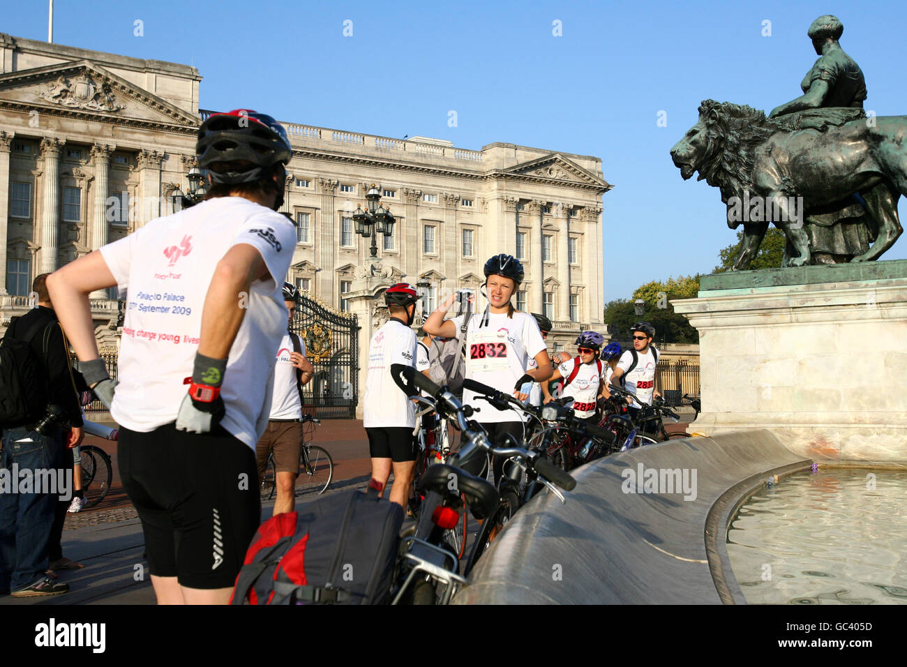 Prince's Trust Palace to Palace sponsored cycle ride Stock Photo - Alamy