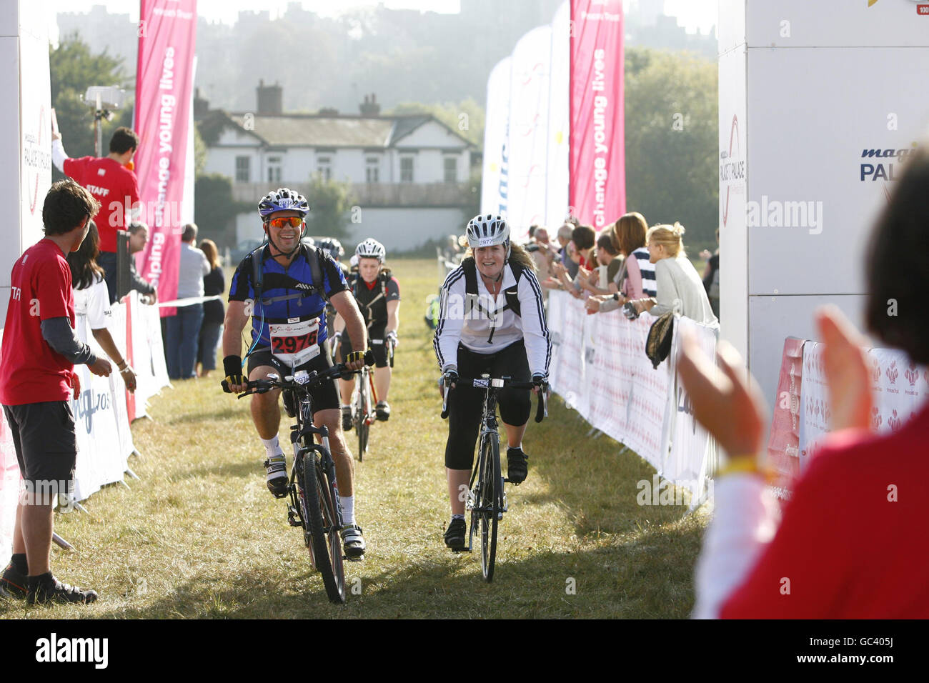 Prince's Trust Palace to Palace sponsored cycle ride Stock Photo - Alamy