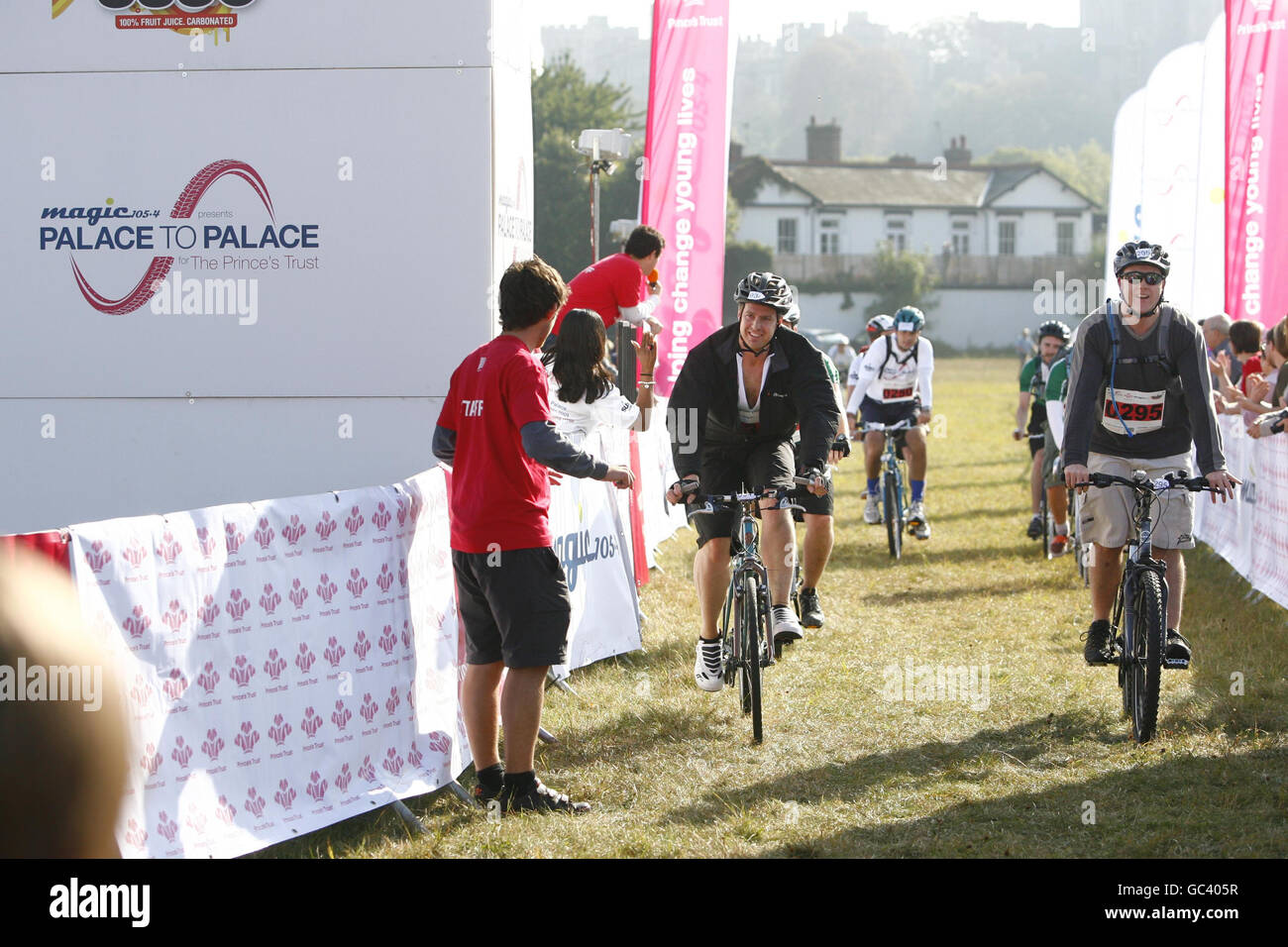 Sponsored cycle ride to windsor castle hi-res stock photography and ...