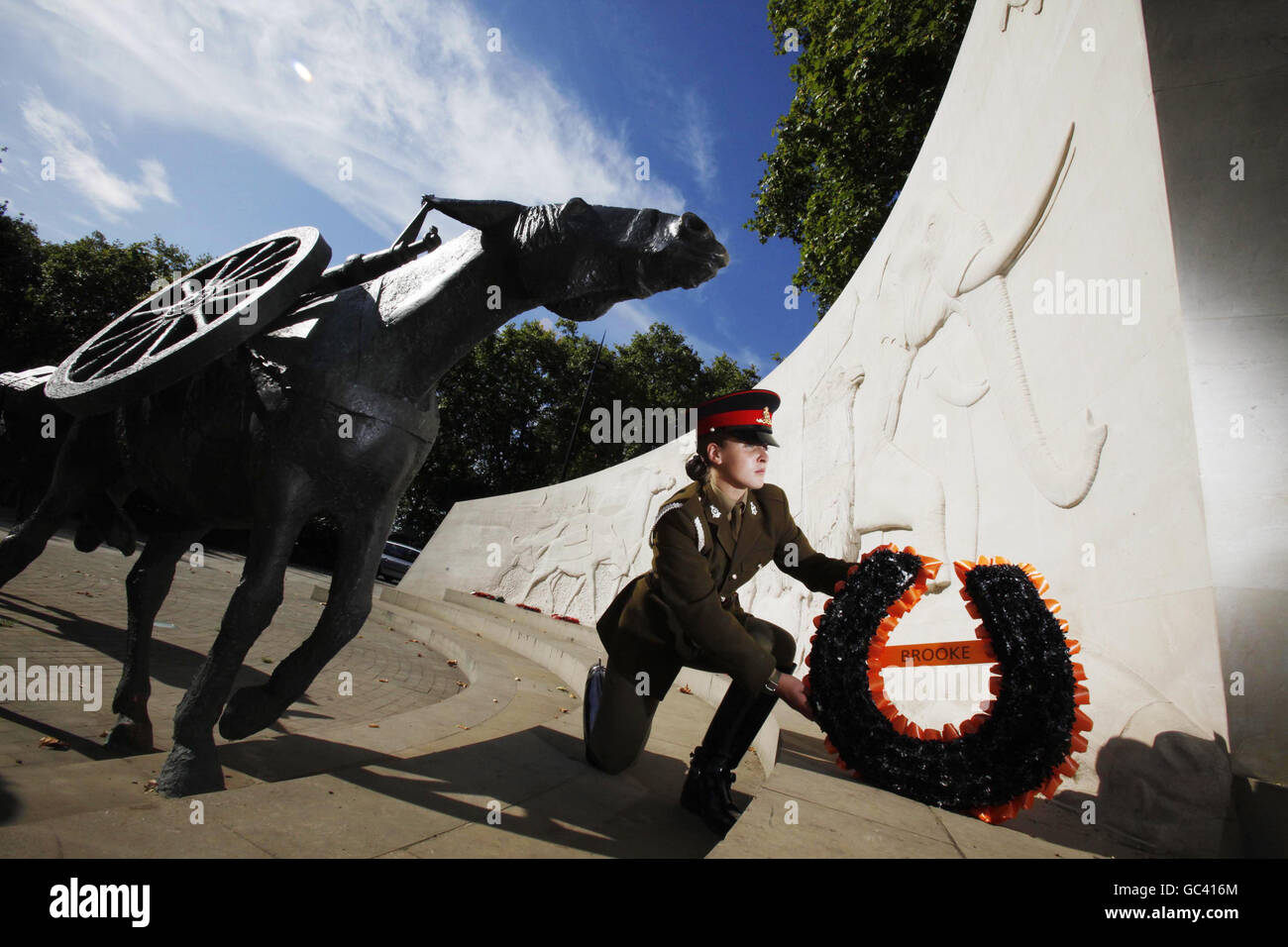 Royal artillery gunner hi-res stock photography and images - Alamy