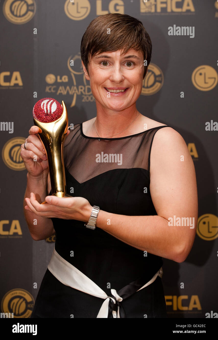 England's Claire Taylor holds her ICC Women's cricketer of the year ...