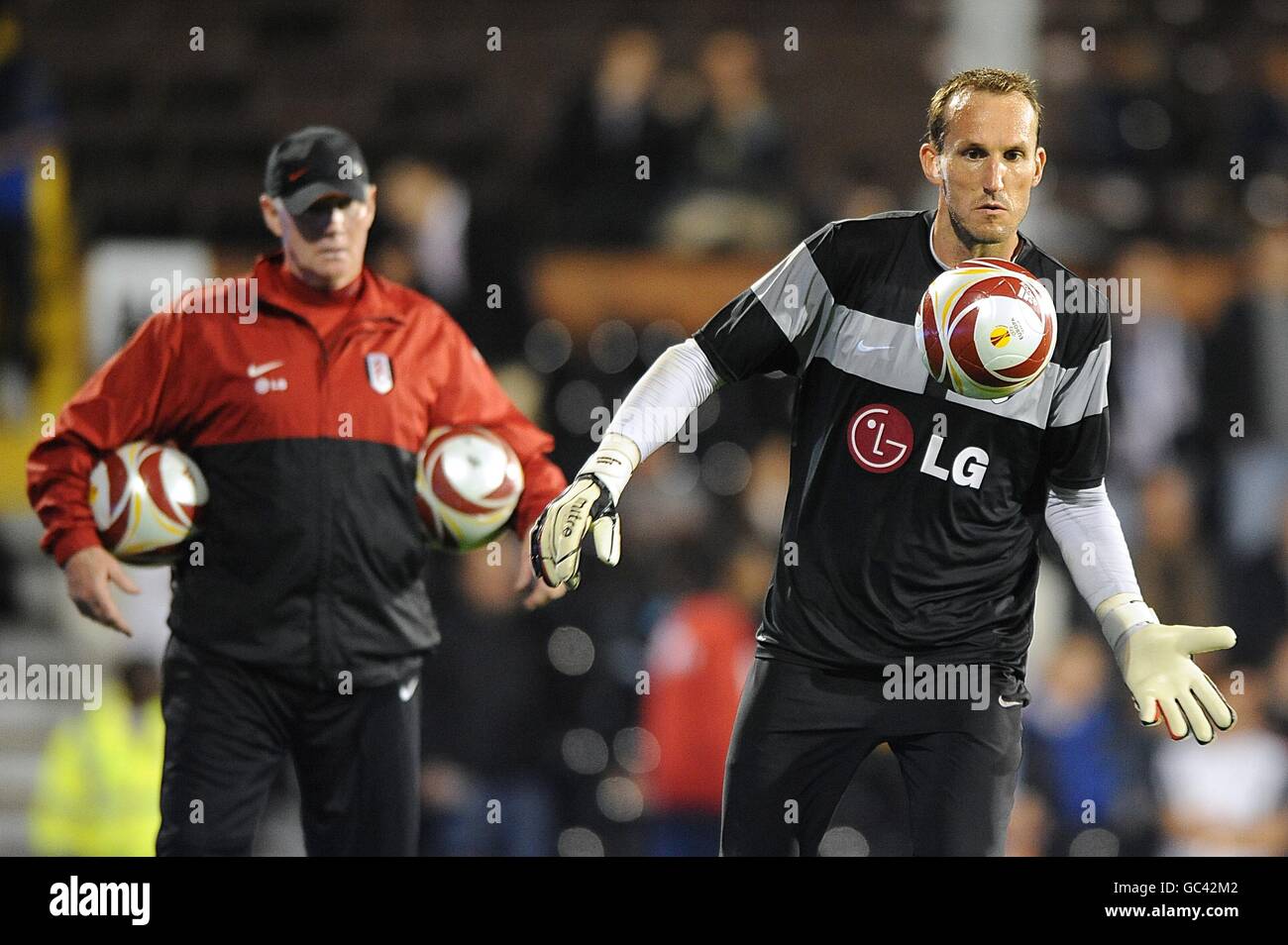Fulham assistant manager and goalkeeper coach mike kelly hi-res stock ...