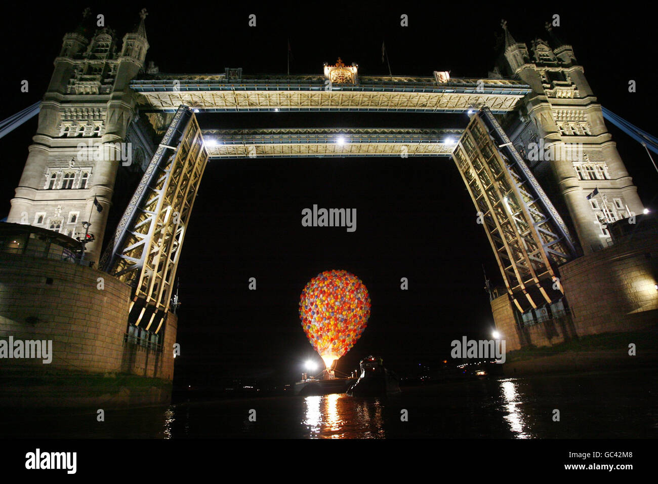 The UP hot air balloon is pulled by a tug beneath Tower Bridge in ...