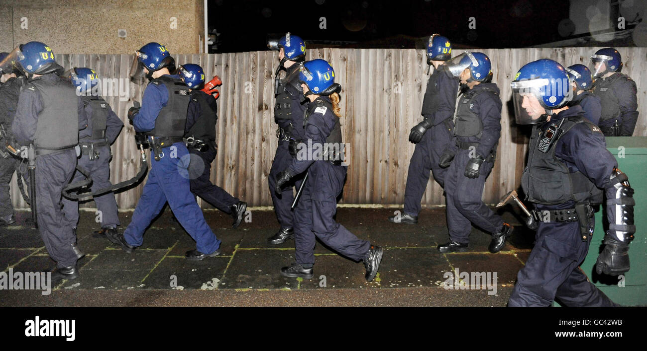 Officers from the Metropolitan Police prepare to raid a property on ...