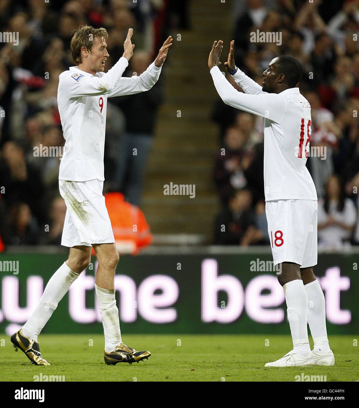 Peter crouch celebrates after scoring for england hi-res stock ...
