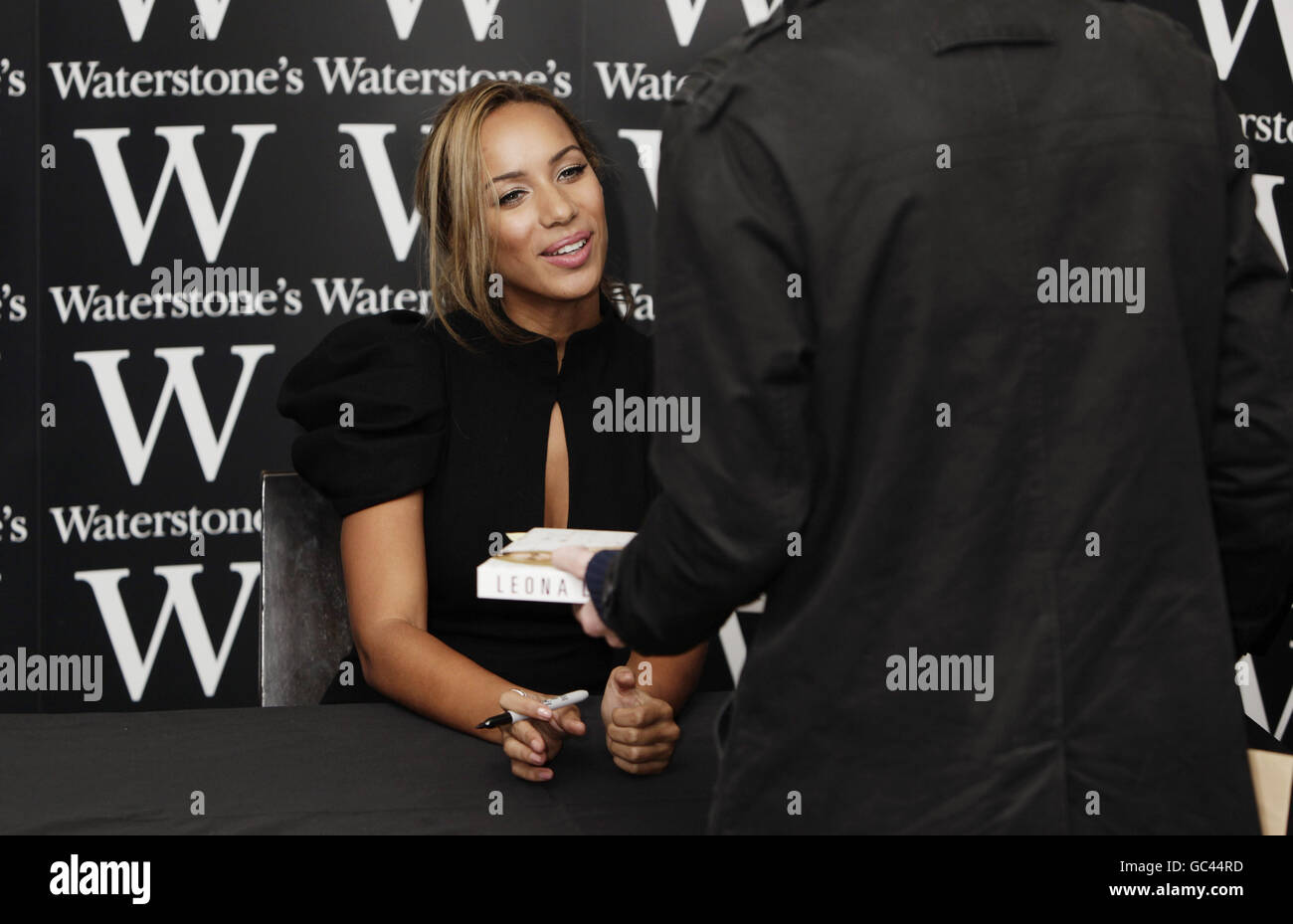 Leona Lewis book signing - London Stock Photo - Alamy