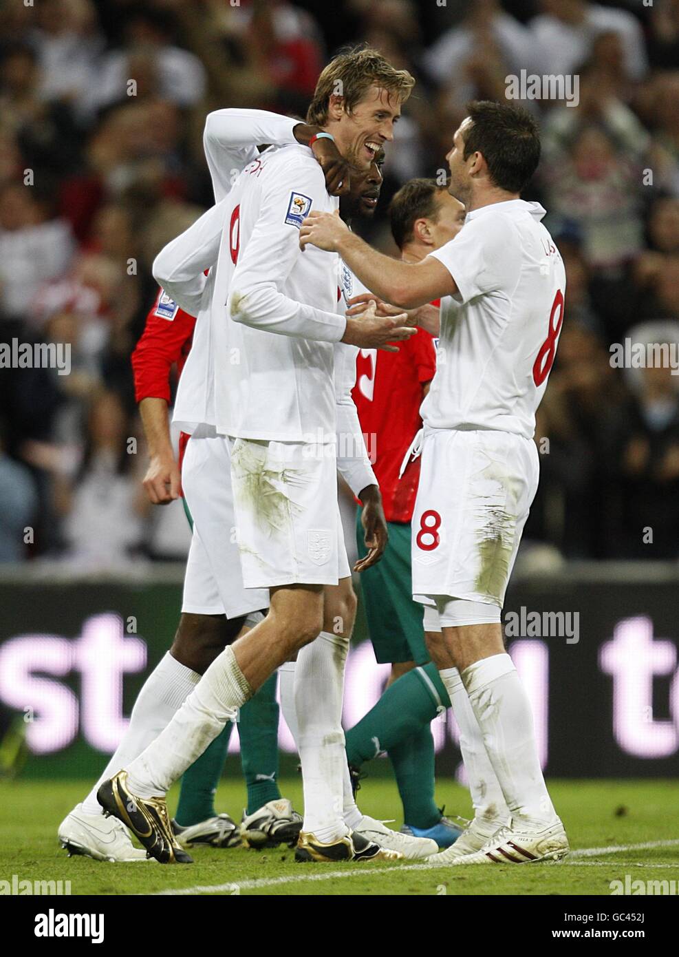 Peter crouch celebrates after scoring for england hi-res stock ...