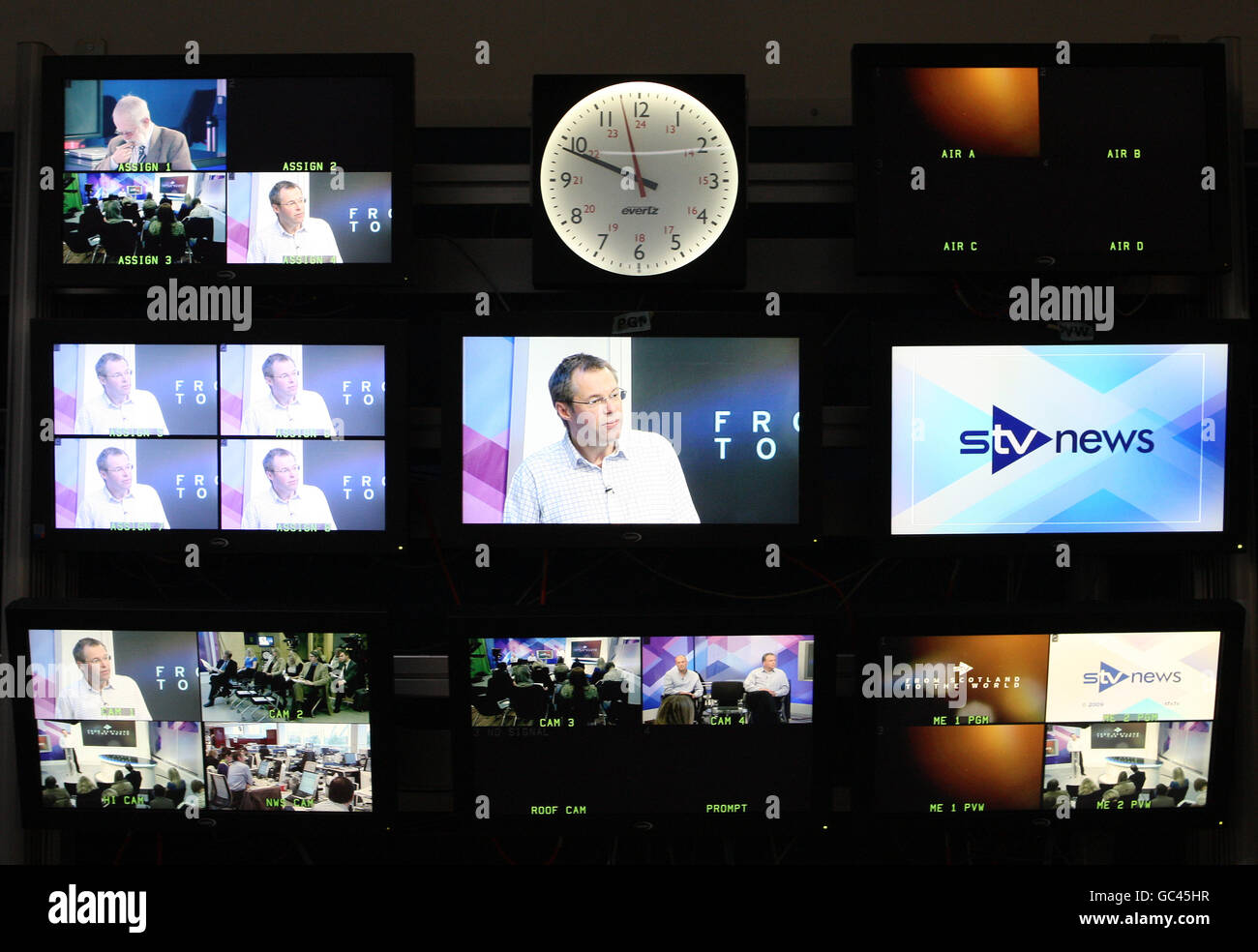 Tv news studio image hi-res stock photography and images - Alamy