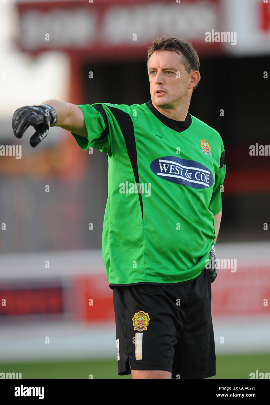 Dagenham and redbridge goalkeeper hi-res stock photography and images ...