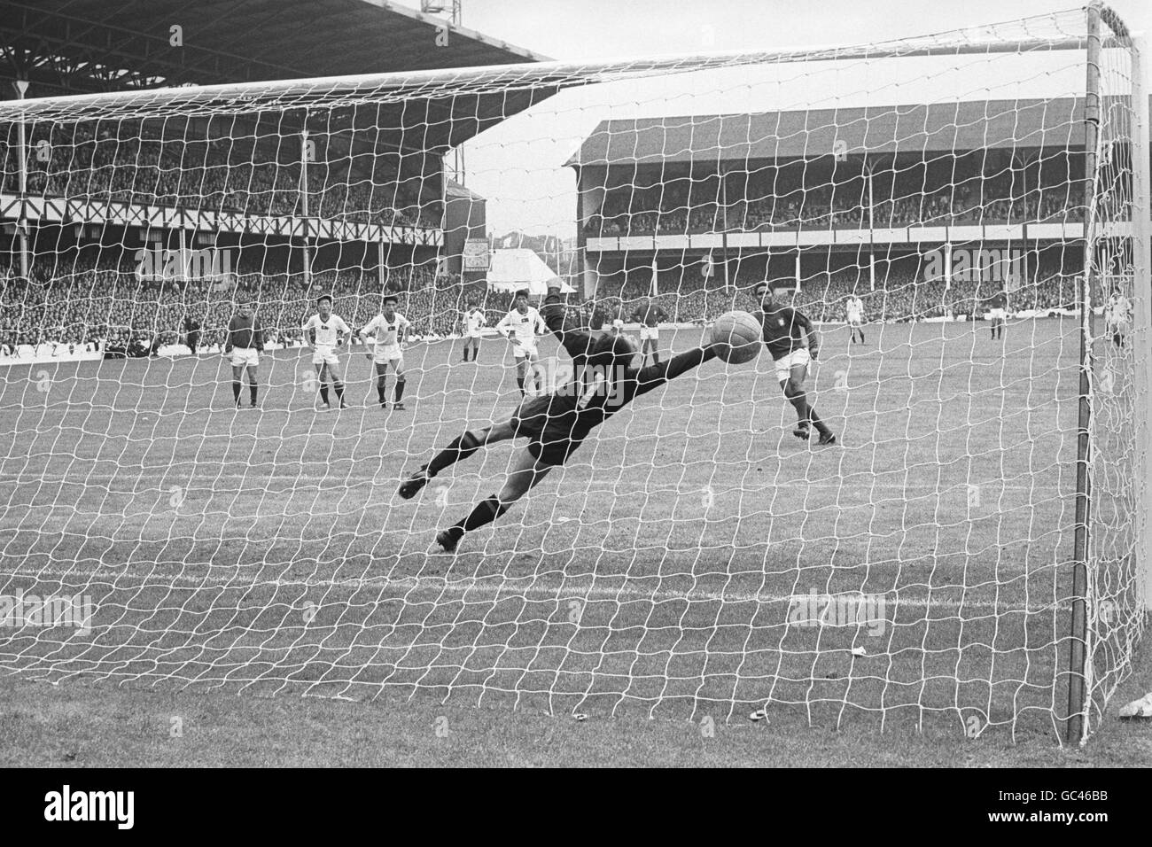 Soccer - World Cup England 1966 - Quarter Final - Portugal v North ...