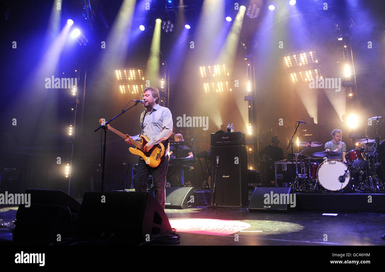 Doves band hi-res stock photography and images - Alamy