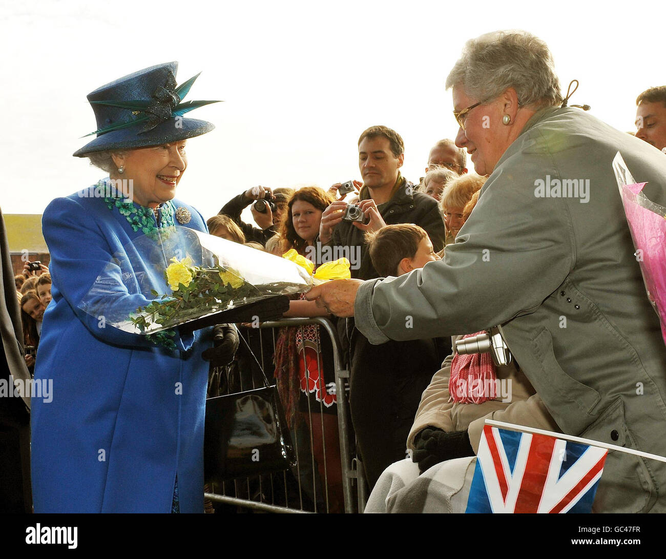 Queen elizabeth ii as she arrives at the gloucestershire college hi-res ...