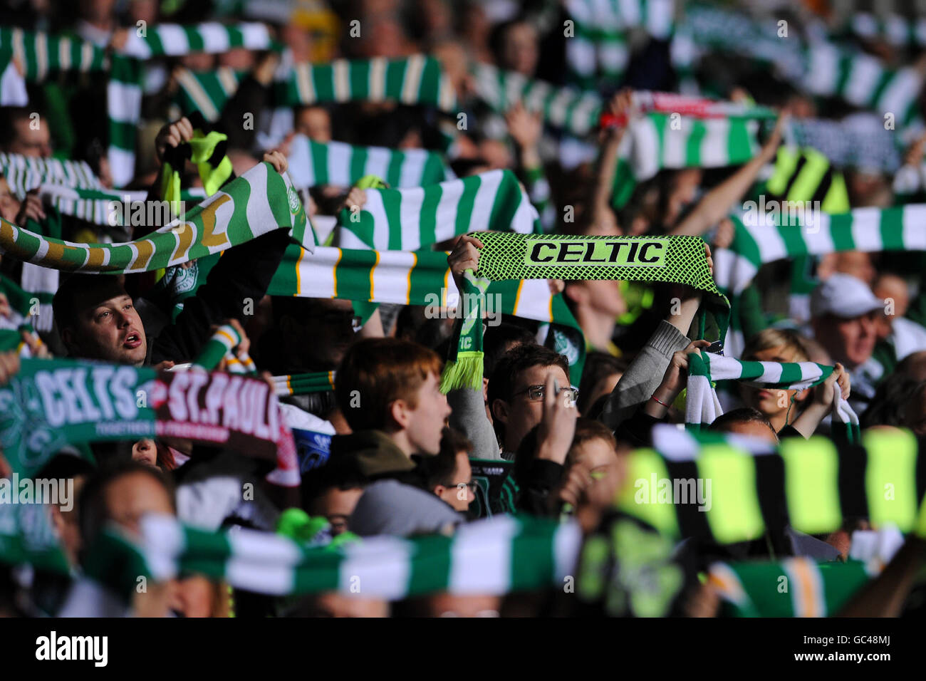 Celtic fans show support hi-res stock photography and images - Alamy