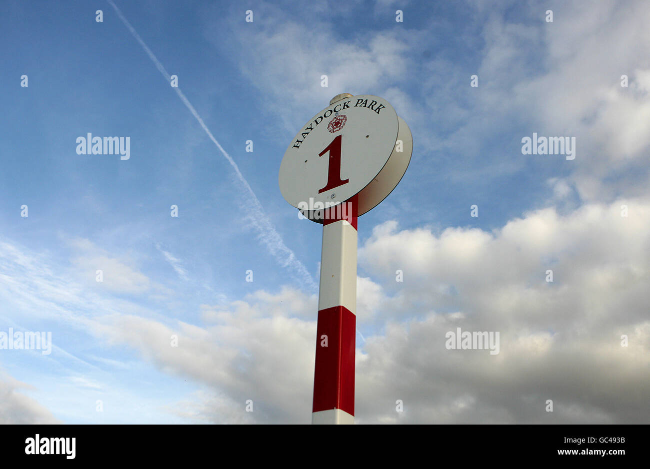 Haydock racecourse general hi-res stock photography and images - Alamy