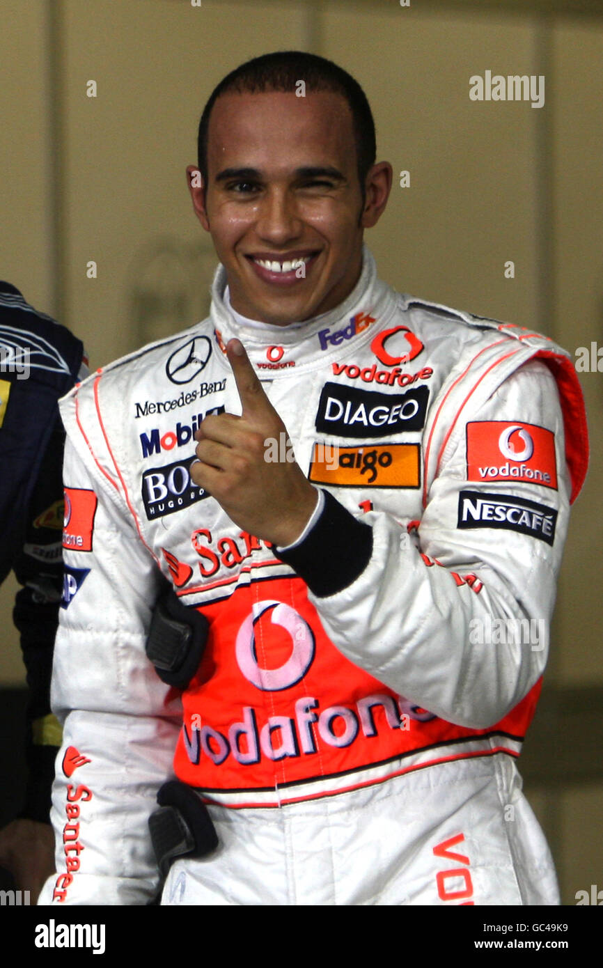 F1 auto abu dhabi number one finger point wink hi-res stock photography ...