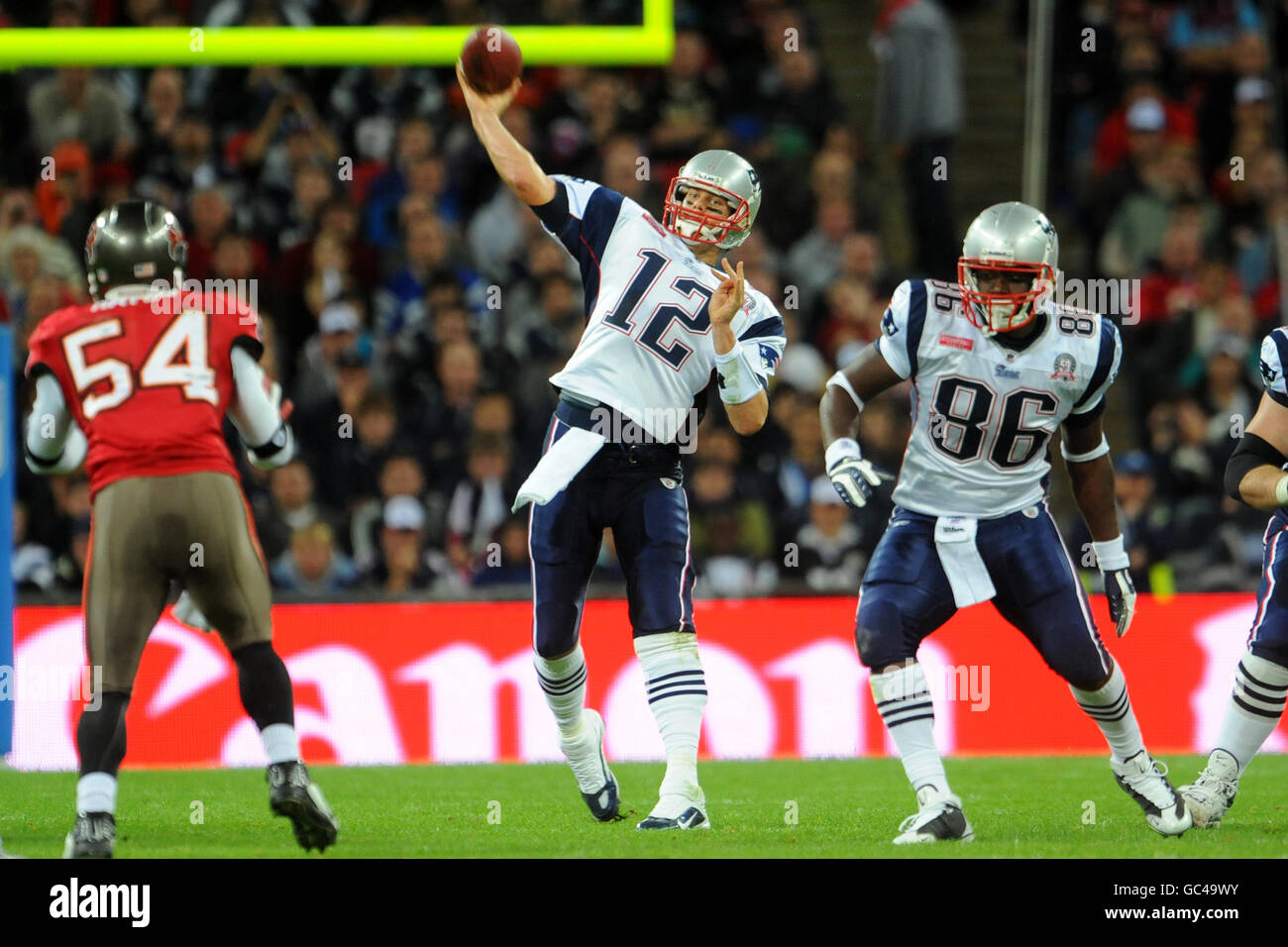 New england patriots quarterback tom brady makes a play hi-res stock ...