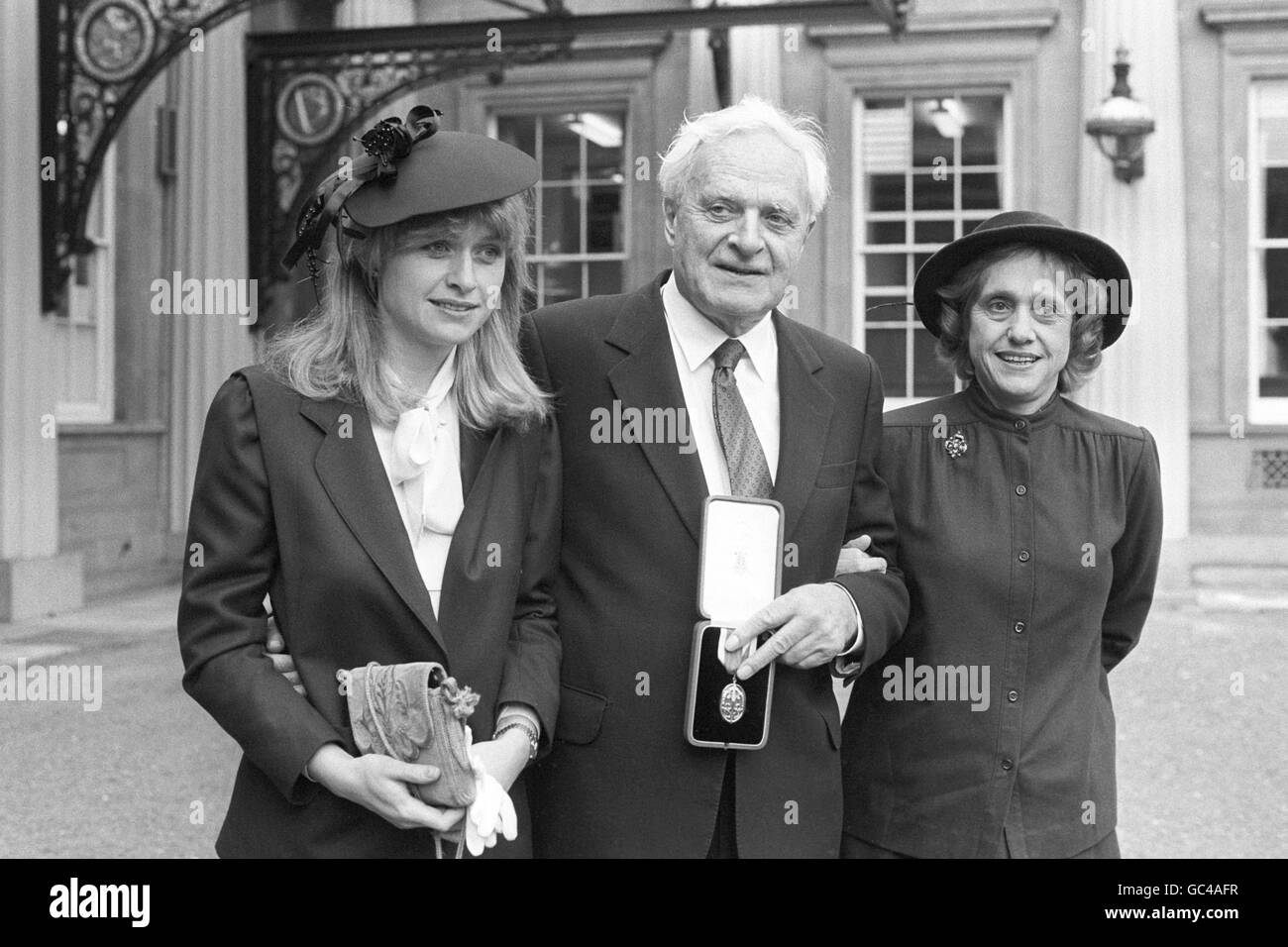 Professor sir stephen spender hi-res stock photography and images - Alamy Professor sir stephen spender hi-res stock photography and images - Alamy