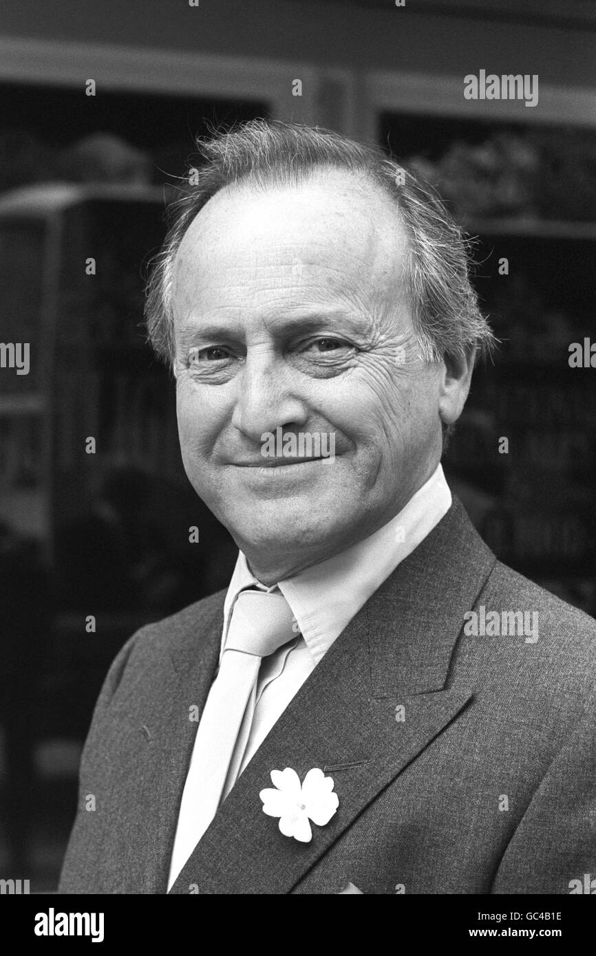 David jacobs tv Black and White Stock Photos & Images - Alamy