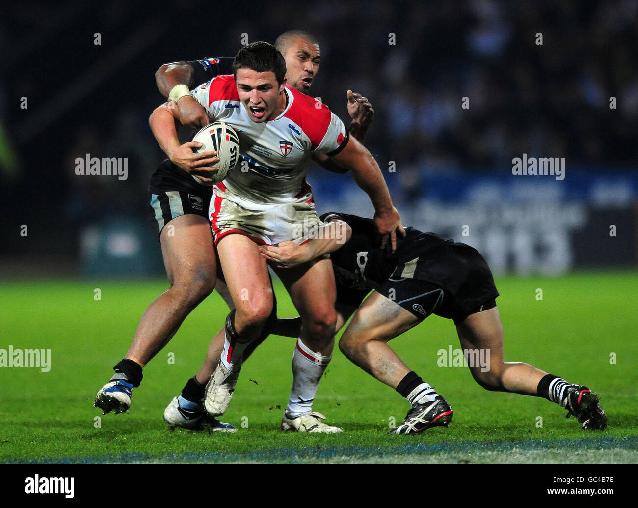 England's Sam Burgess (centre) is tackled by New Zealand's Frank ...