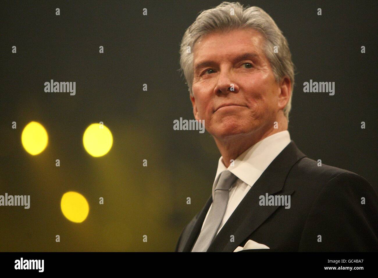 Ring announcer michael buffer hi-res stock photography and images - Alamy