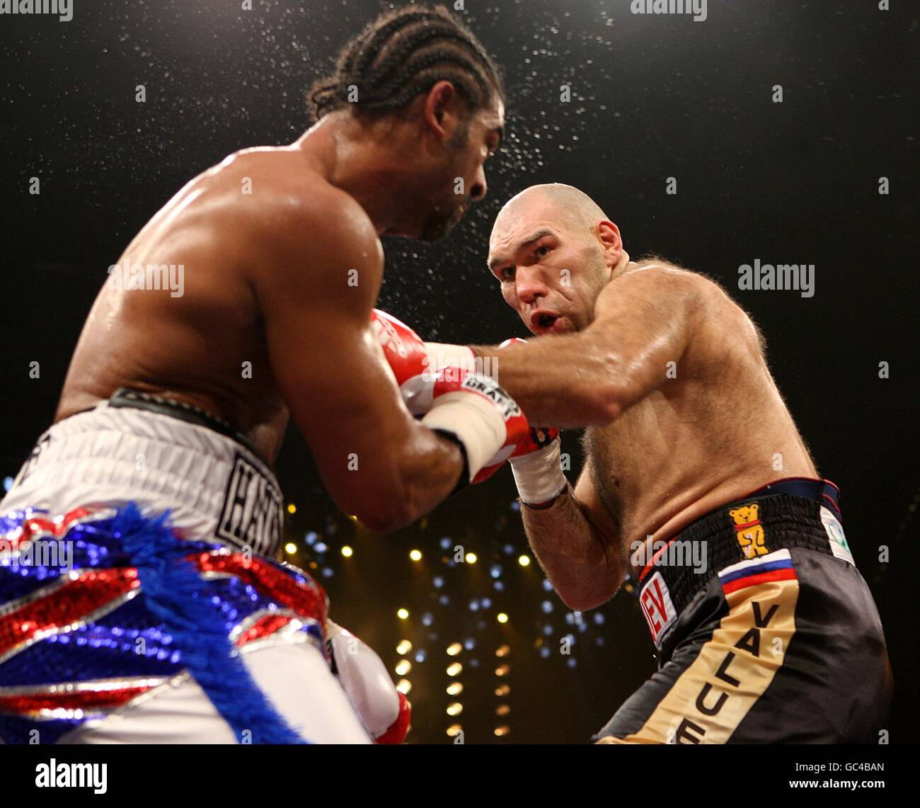 Russia's Nikolai Valuev and England's David Haye (left) trade blows ...