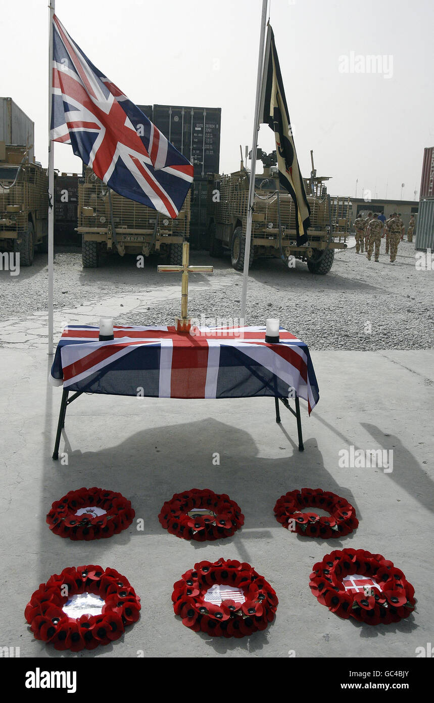 The makeshift altar with wreaths after soldiers from British and ...