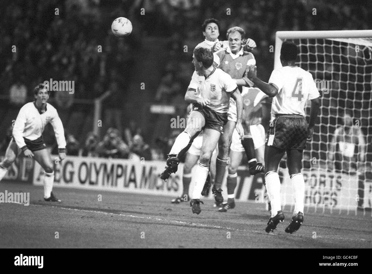 Yugoslavia's goalkeeper Tomislav Ivkovic and Yugoslavian defender ...