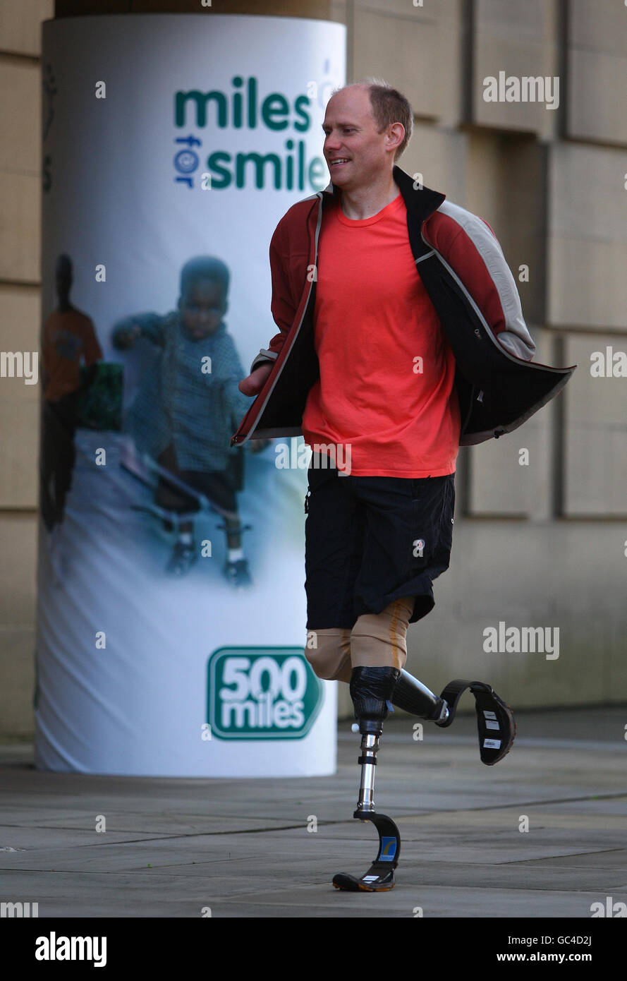 Scottish mountaineer jamie andrews in edinburghs festival square hi-res ...