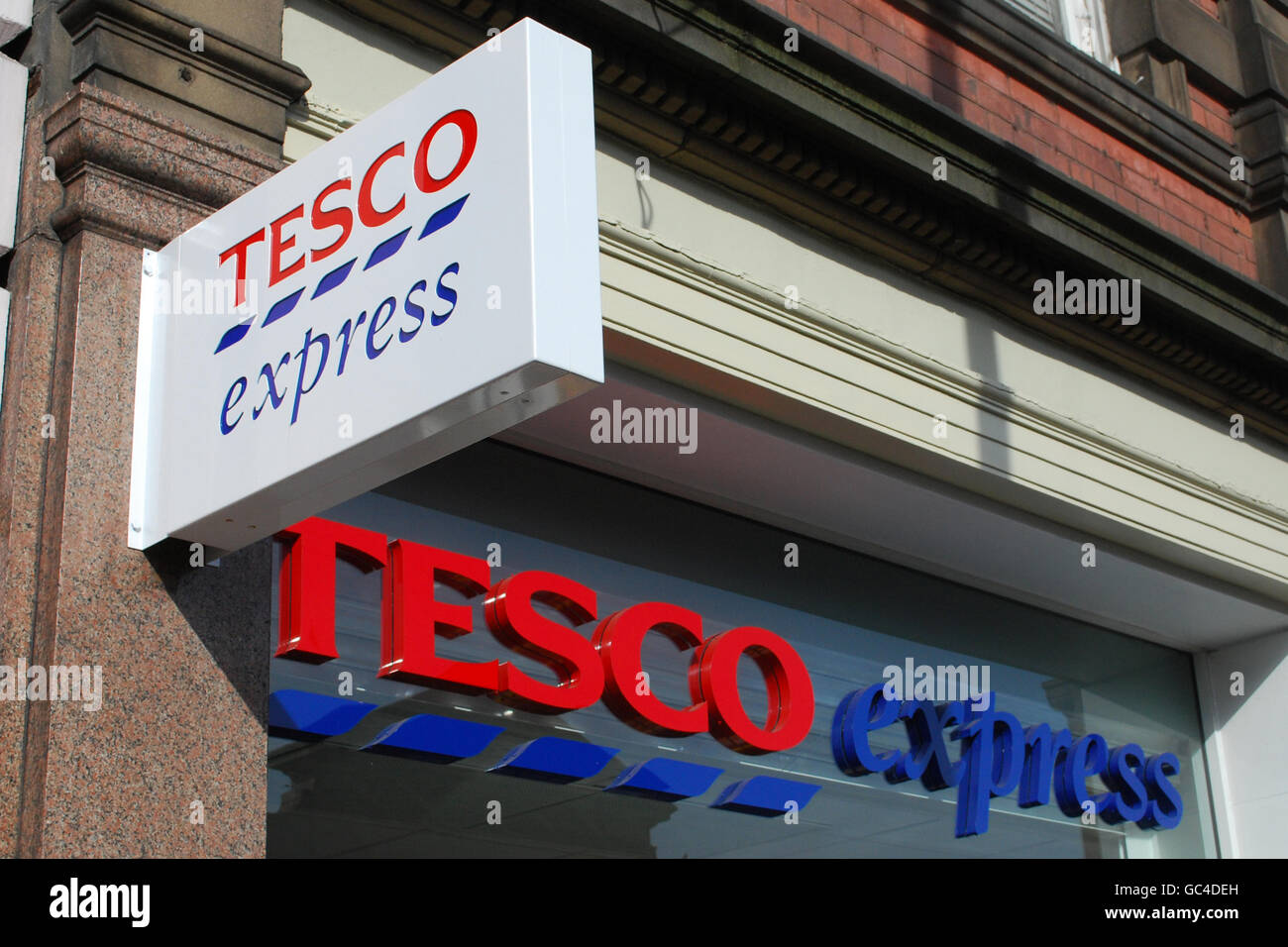 Tesco express hi-res stock photography and images - Alamy