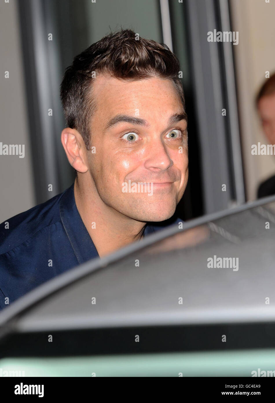 Robbie Williams leaves the Soho Hotel in central London where he met ...