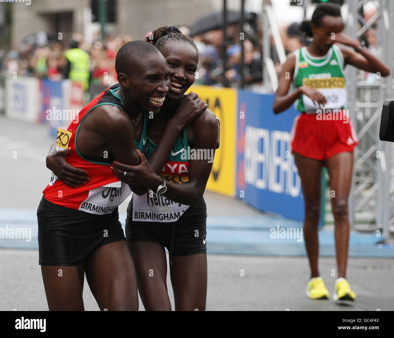 Mary Jepkosgei Keitany (right) from Kenya celebrates her win with 2nd ...