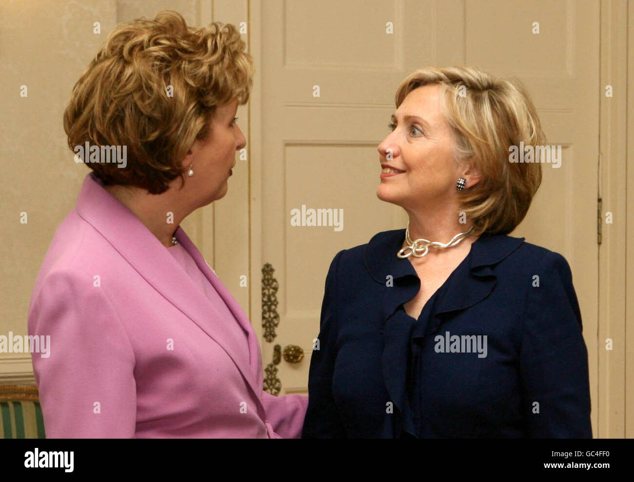 States president greets hi-res stock photography and images - Alamy