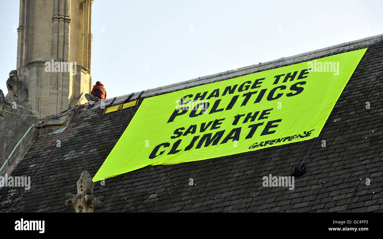 Climate change protest on roof of Houses of Parliament Stock Photo - Alamy