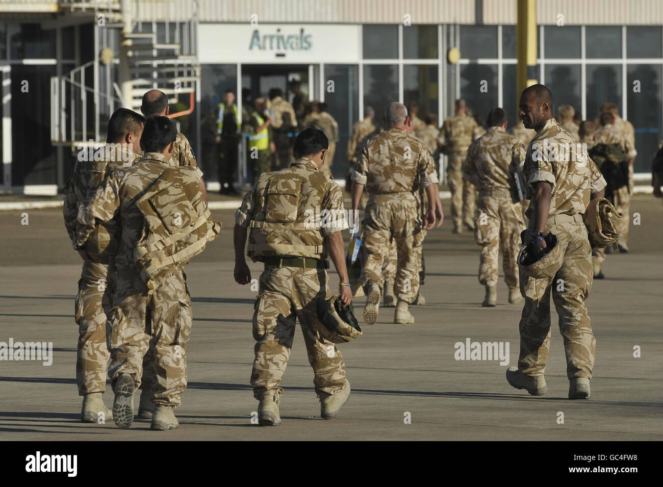 British troops returning from hi-res stock photography and images - Alamy