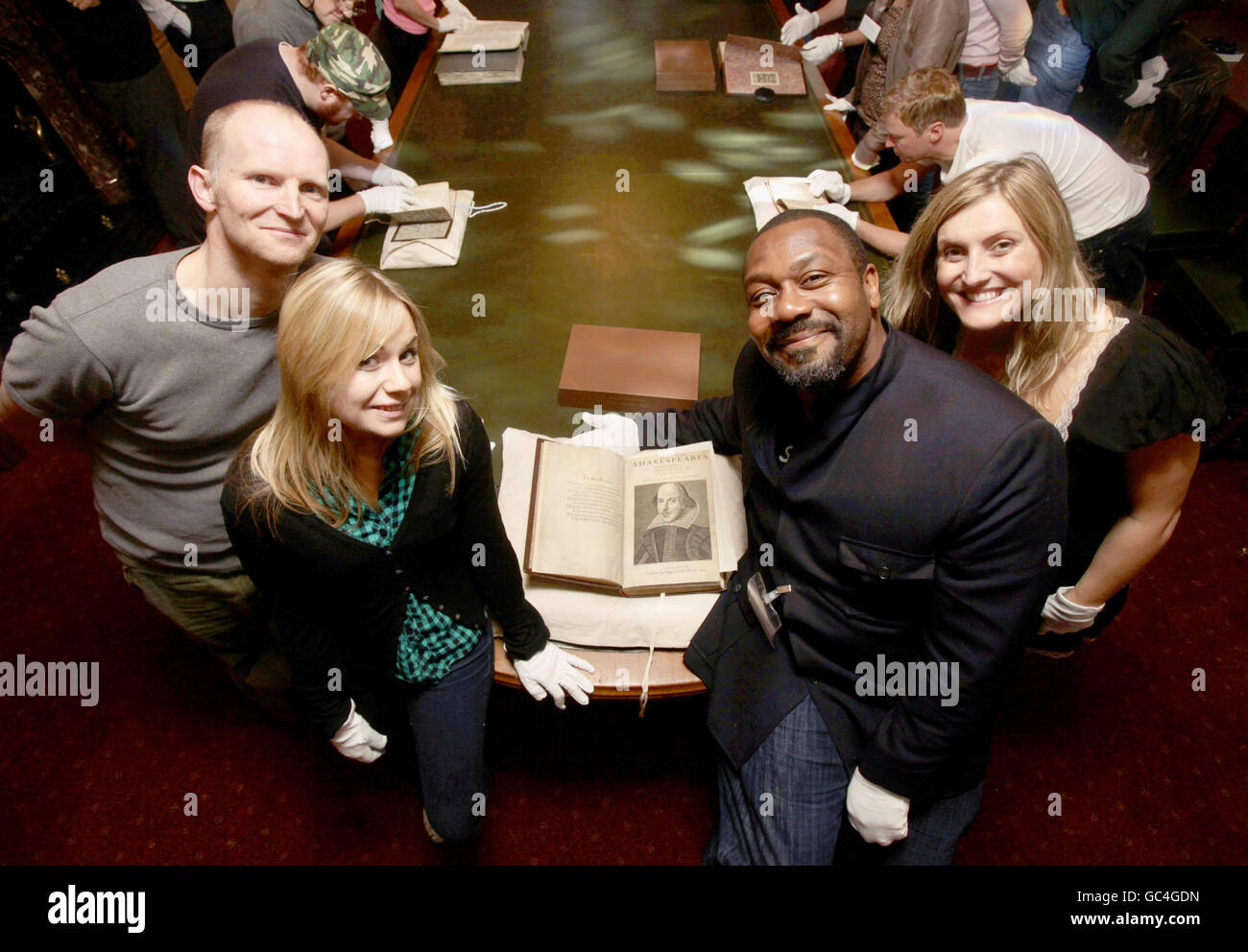 Othello cast photocall - London Stock Photo - Alamy