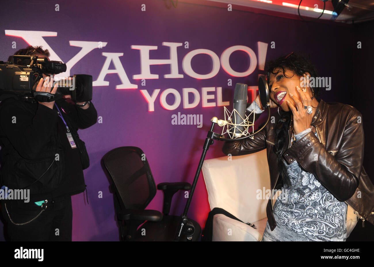 Sinitta launches the Yahoo! Yodel Search in Covent Garden, central London Stock Photo - Alamy