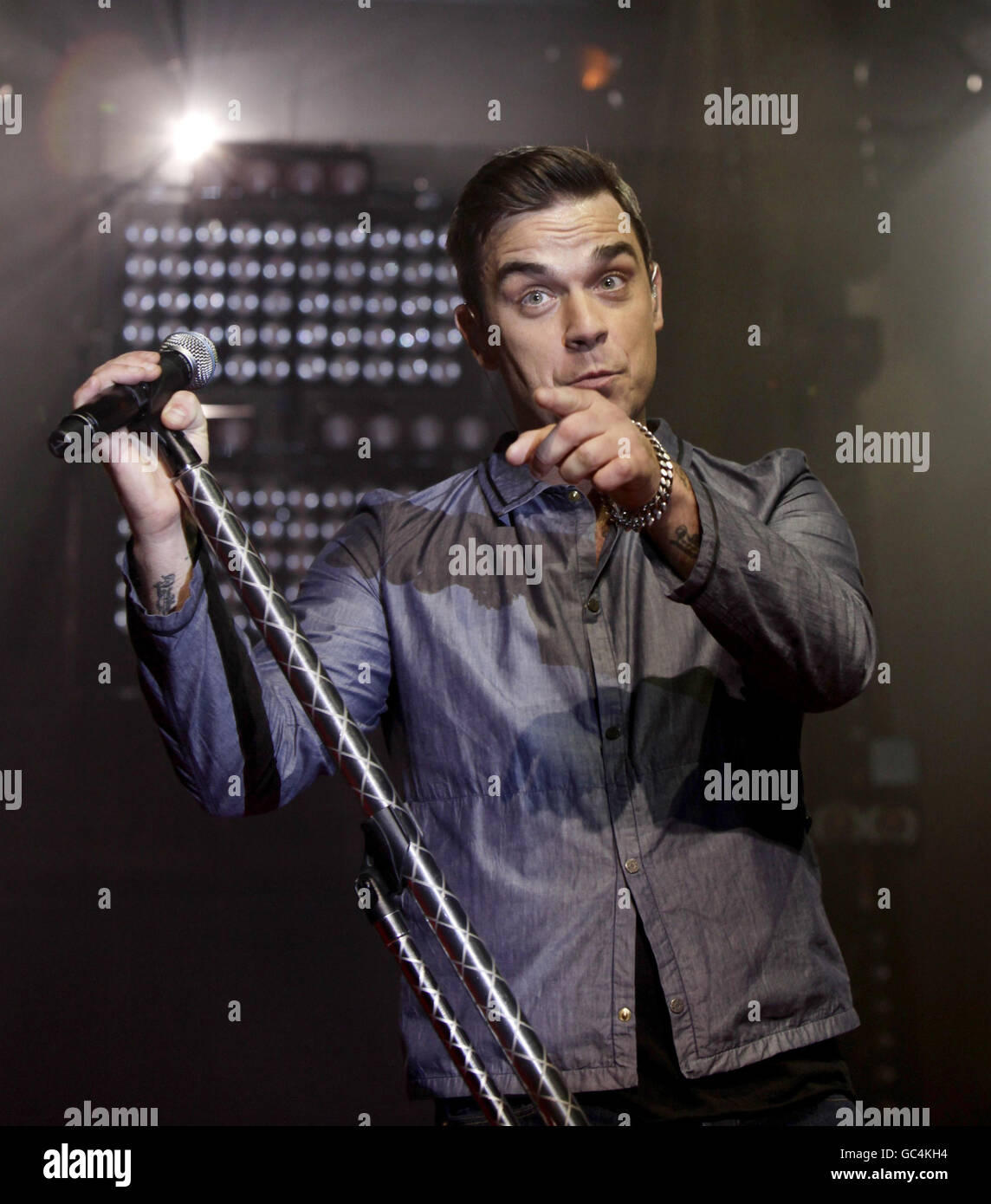 Robbie williams bbc electric proms hi-res stock photography and images ...