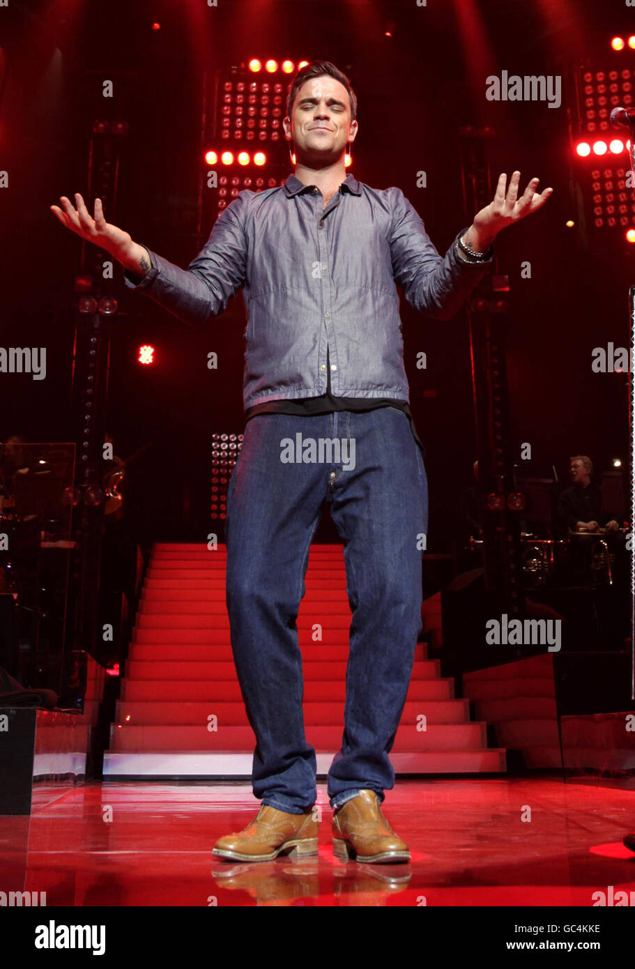 Robbie williams bbc electric proms hi-res stock photography and images ...