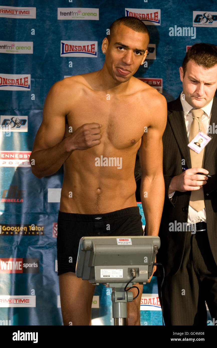 Boxing - Carl Froch v Andre Dirrell - Weigh In - Market Square Stock Photo - Alamy