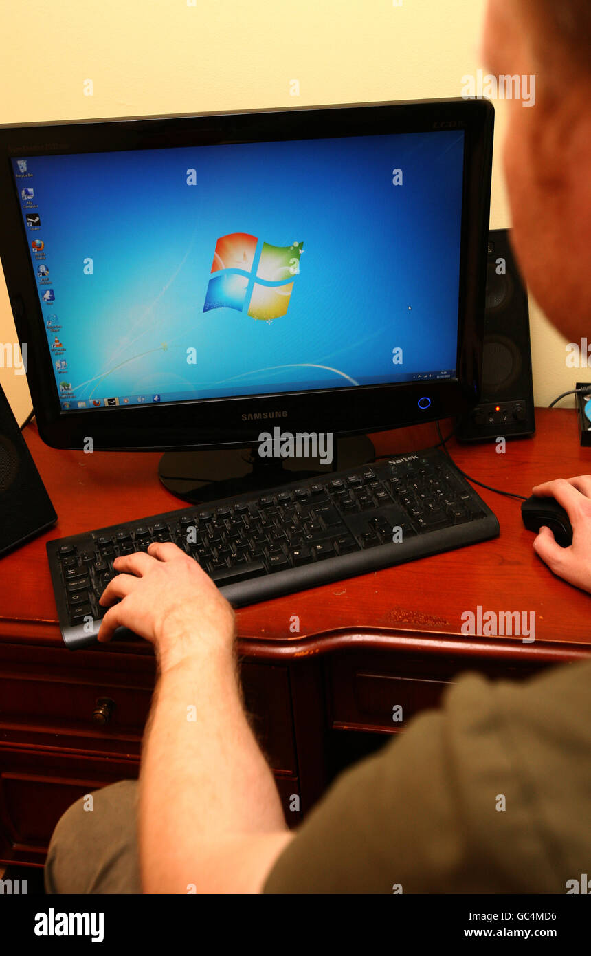Windows 7 screen hi-res stock photography and images - Alamy