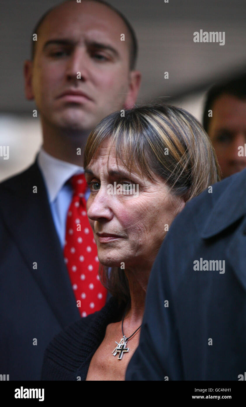 The sister in law of sandra simpson hi-res stock photography and images ...