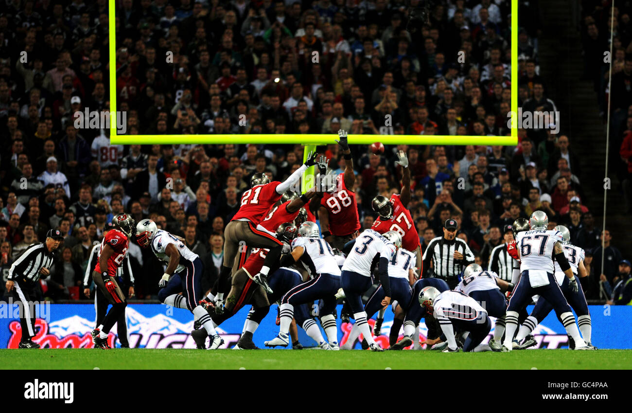 American football field goal hi-res stock photography and images - Alamy