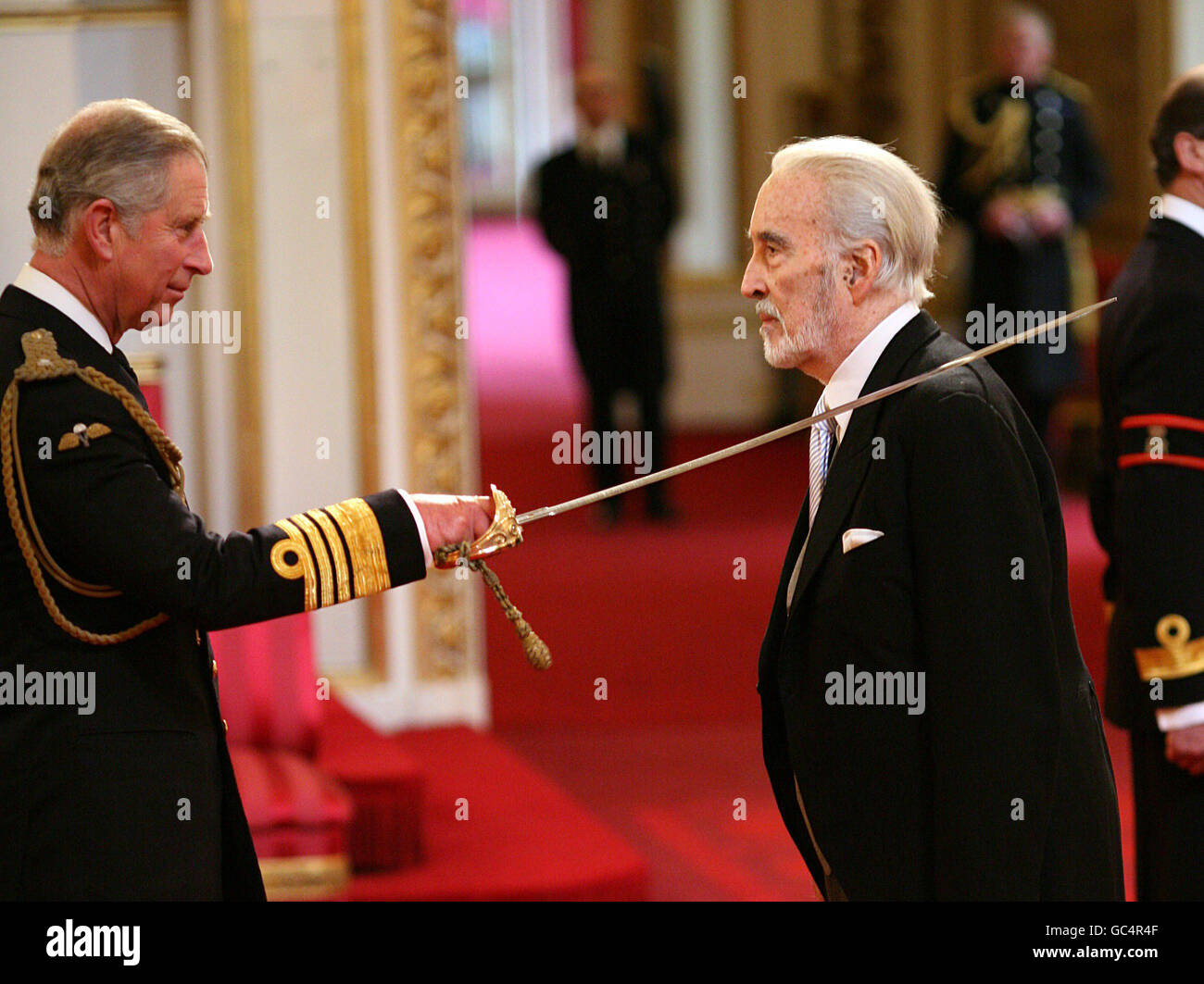 Dracula actor Sir Christopher Lee receives his knighthood from the ...