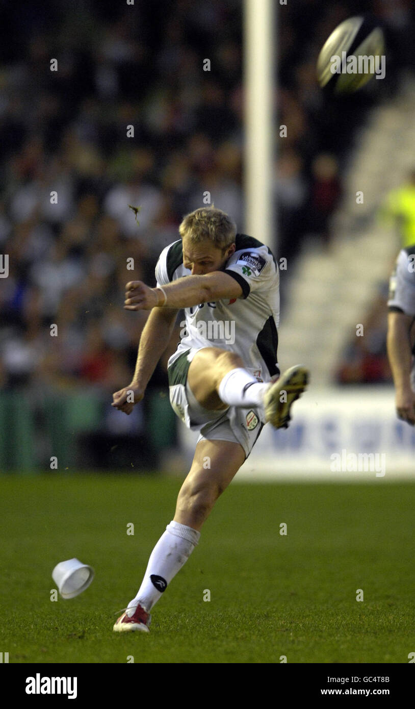 London Irish's Peter Hewat kicks a penalty during the Guinness ...
