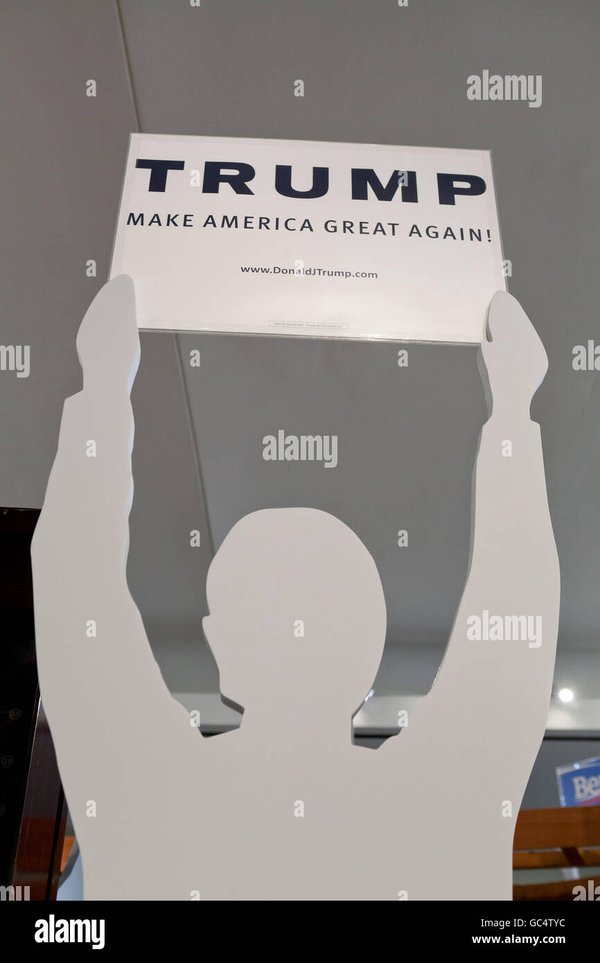 Donald Trump campaign slogan "Make America Great Again" on placard ...