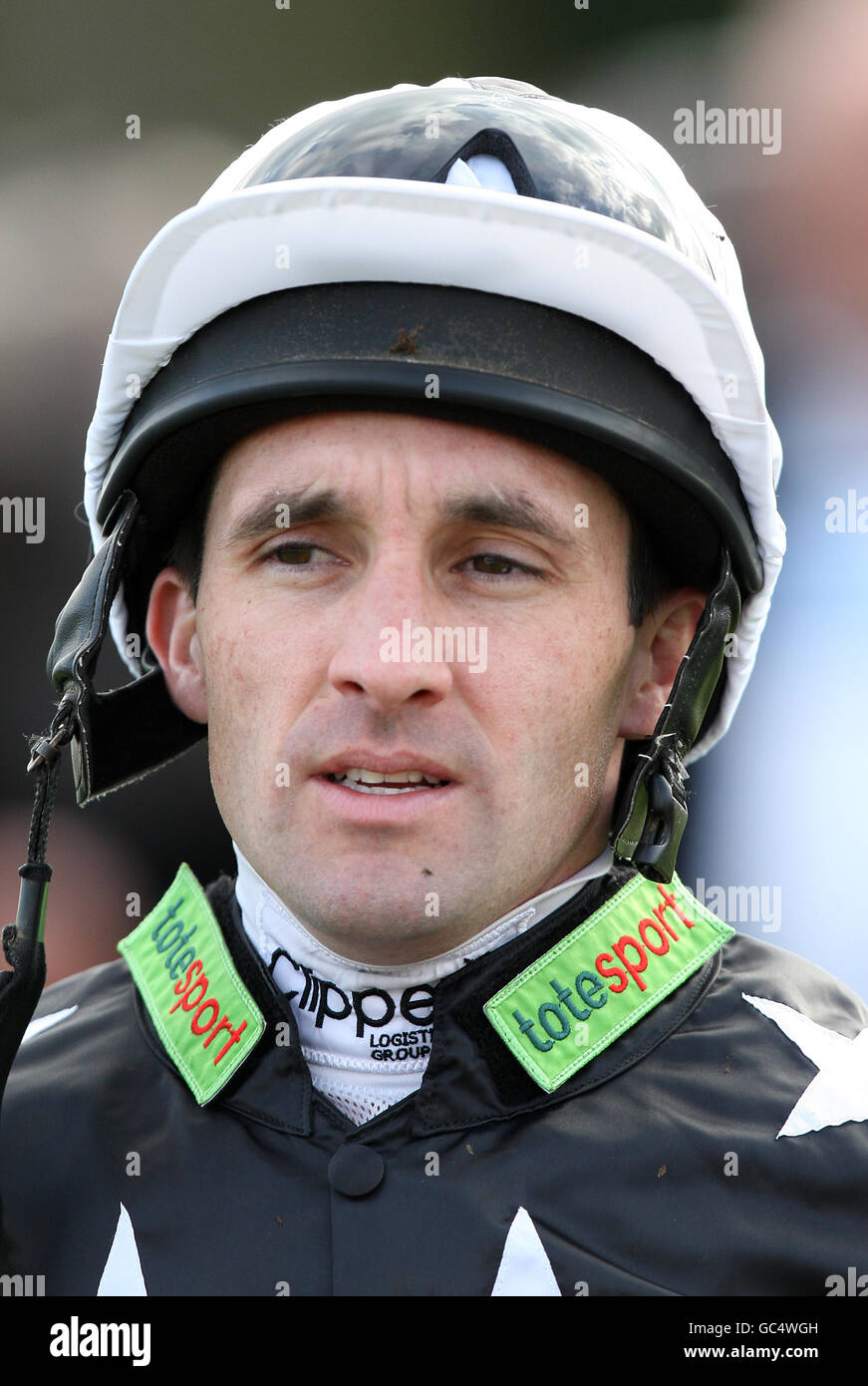 Jockey neil callan nottingham racecourse hi-res stock photography and ...