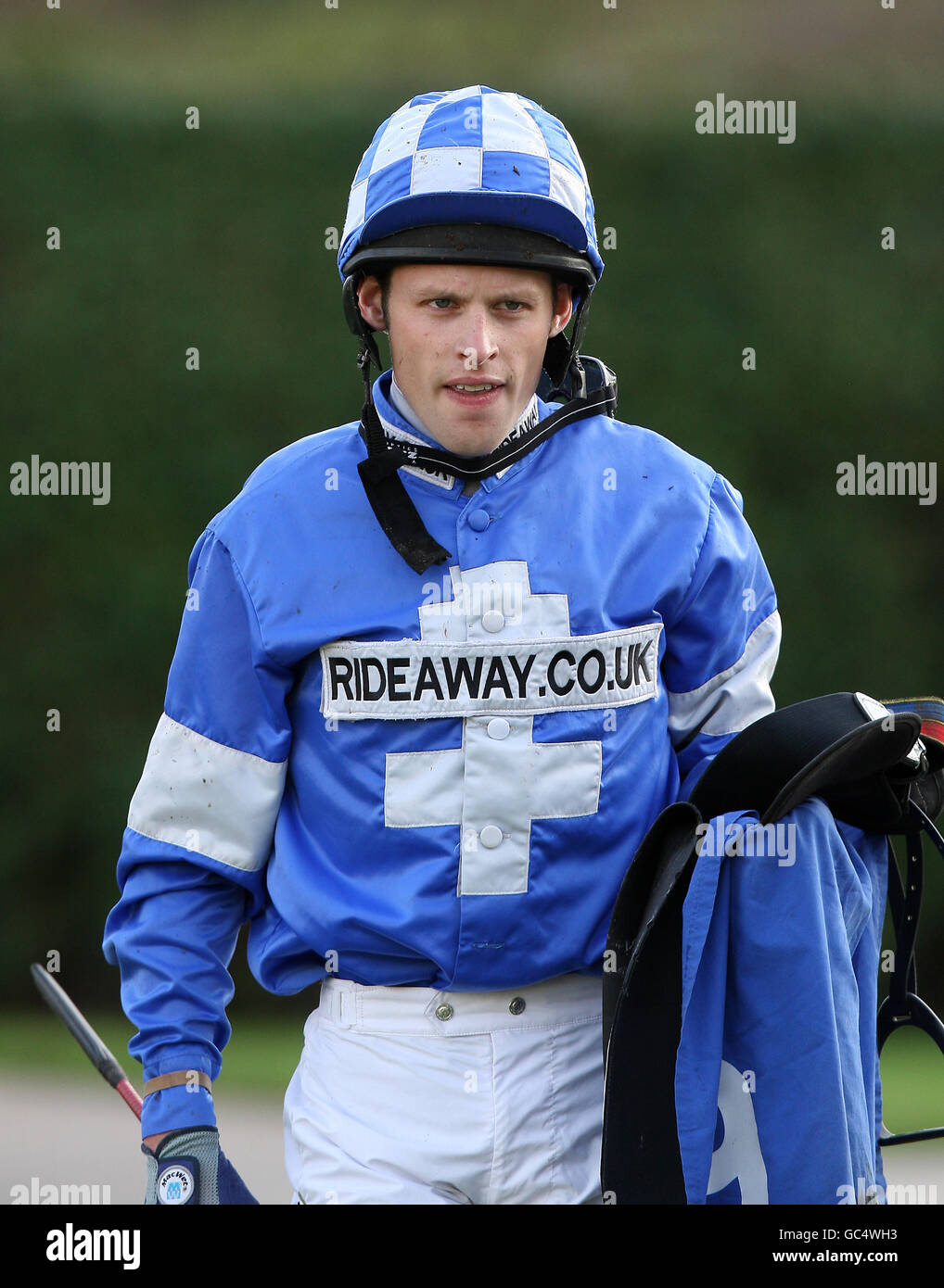Jockey neil chalmers at nottingham racecourse hi-res stock photography ...