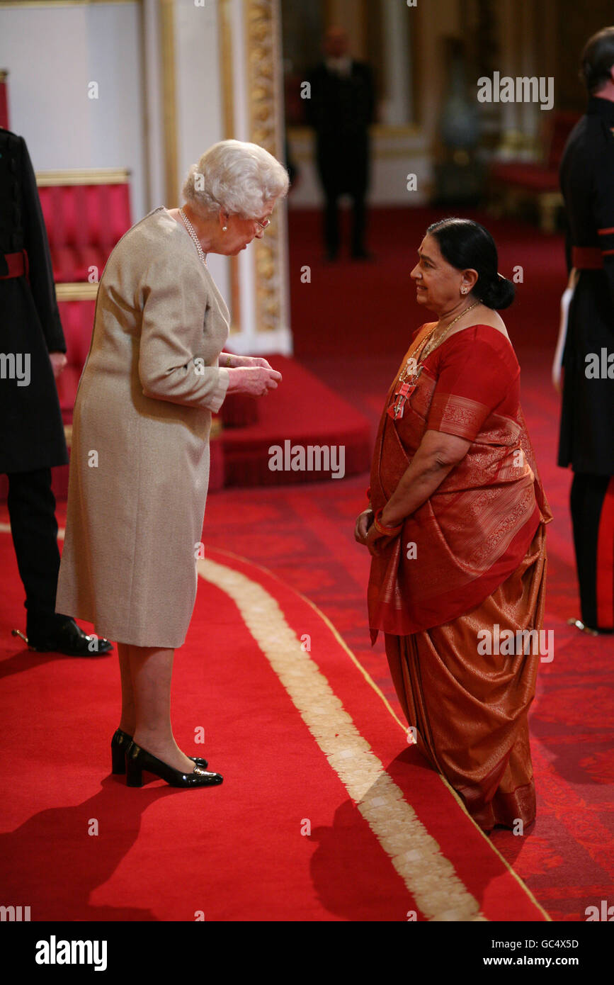 Mrs Pravina Patel from South Ruislip is made an MBE by The Queen at ...