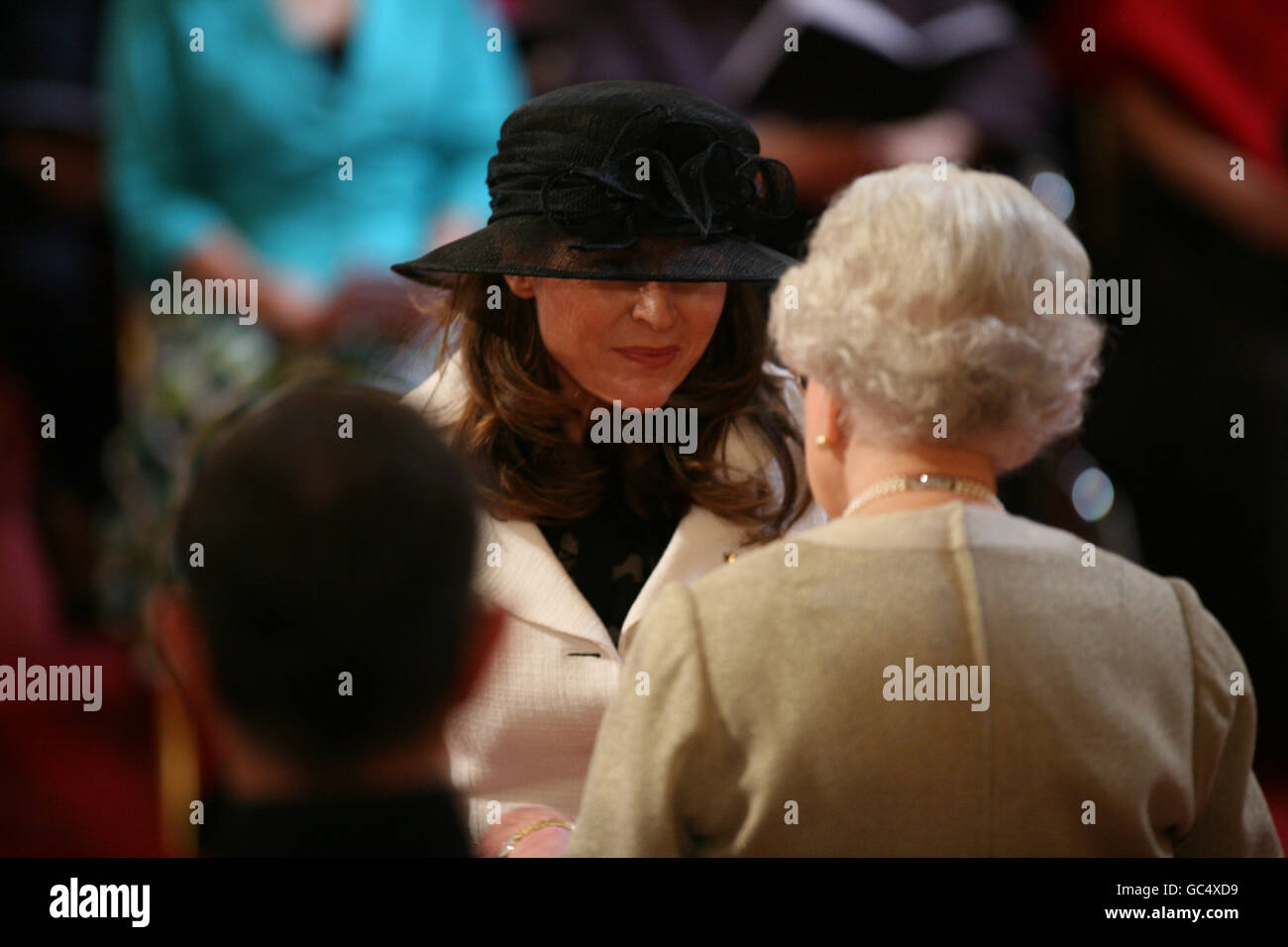 Queen awarding mbe hi-res stock photography and images - Alamy
