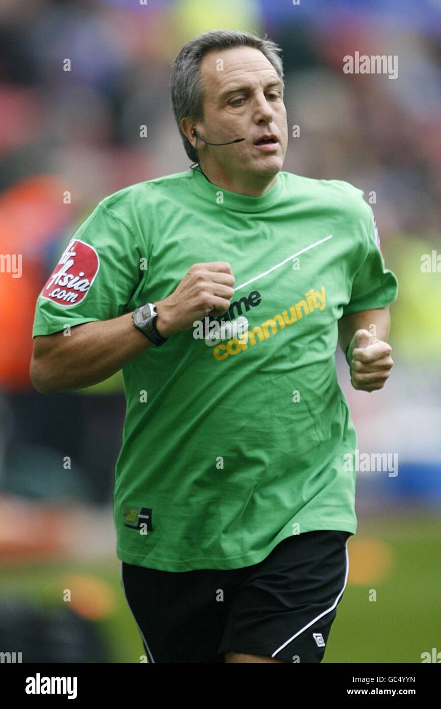 Match referee Alan Wiley warms up prior to the kick off Stock Photo - Alamy